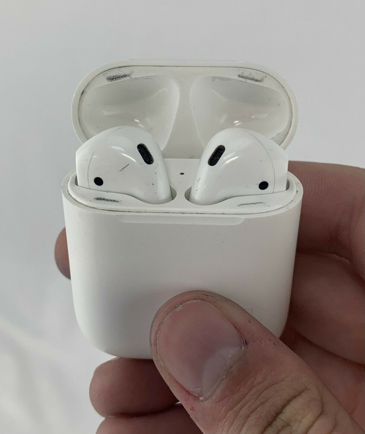 Apple AirPods 1st Generation With Charging Case A1523 — Online Camera ...